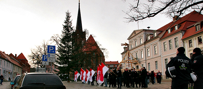 Bad Freienwalde: „Die Rechte“ protestiert gegen Flüchtlingsheim - und ...