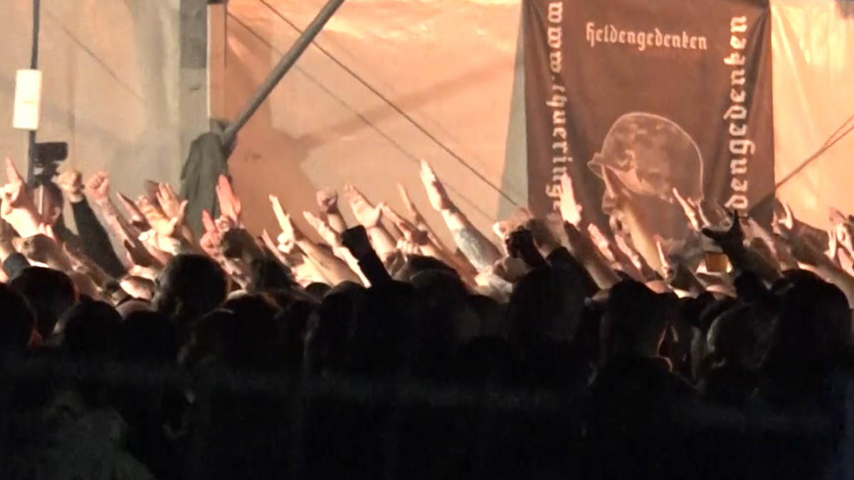 Film über Rechtsrockkonzerte: Von Neonazis und Superhelden in Themar ...