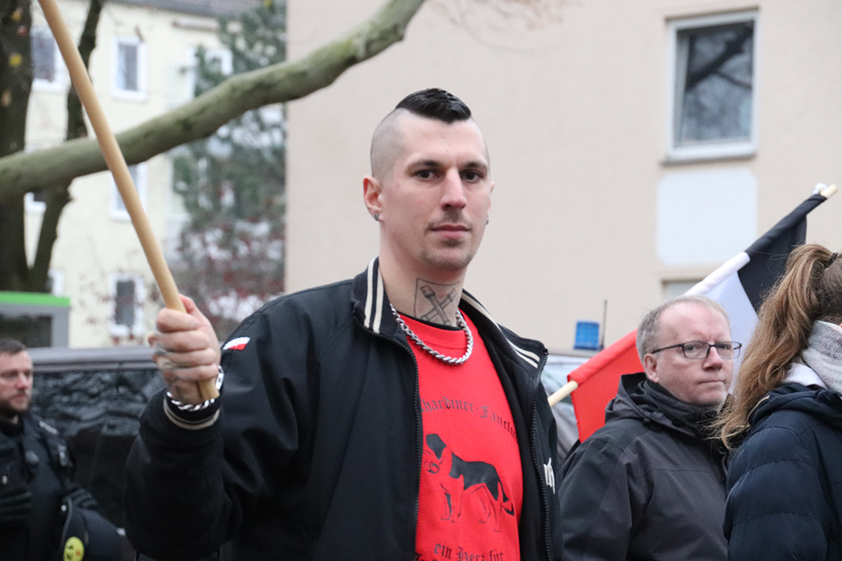 NPD-Demo gegen die Presse: 8.000 Demonstrant*innen gegen 100 Neonazis ...