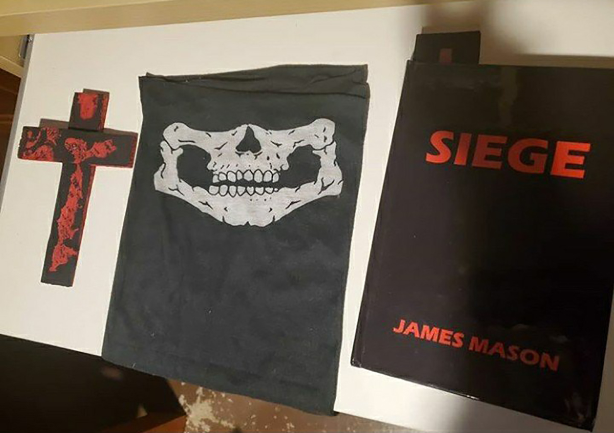 „Siege“: James Masons Anleitung zum „Rassenkrieg“ für die „Atomwaffen ...