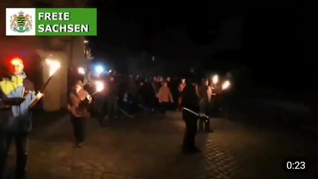 Proteste in Sachsen: Kerzen, Fackeln und ein Telegramkanal - Belltower.News