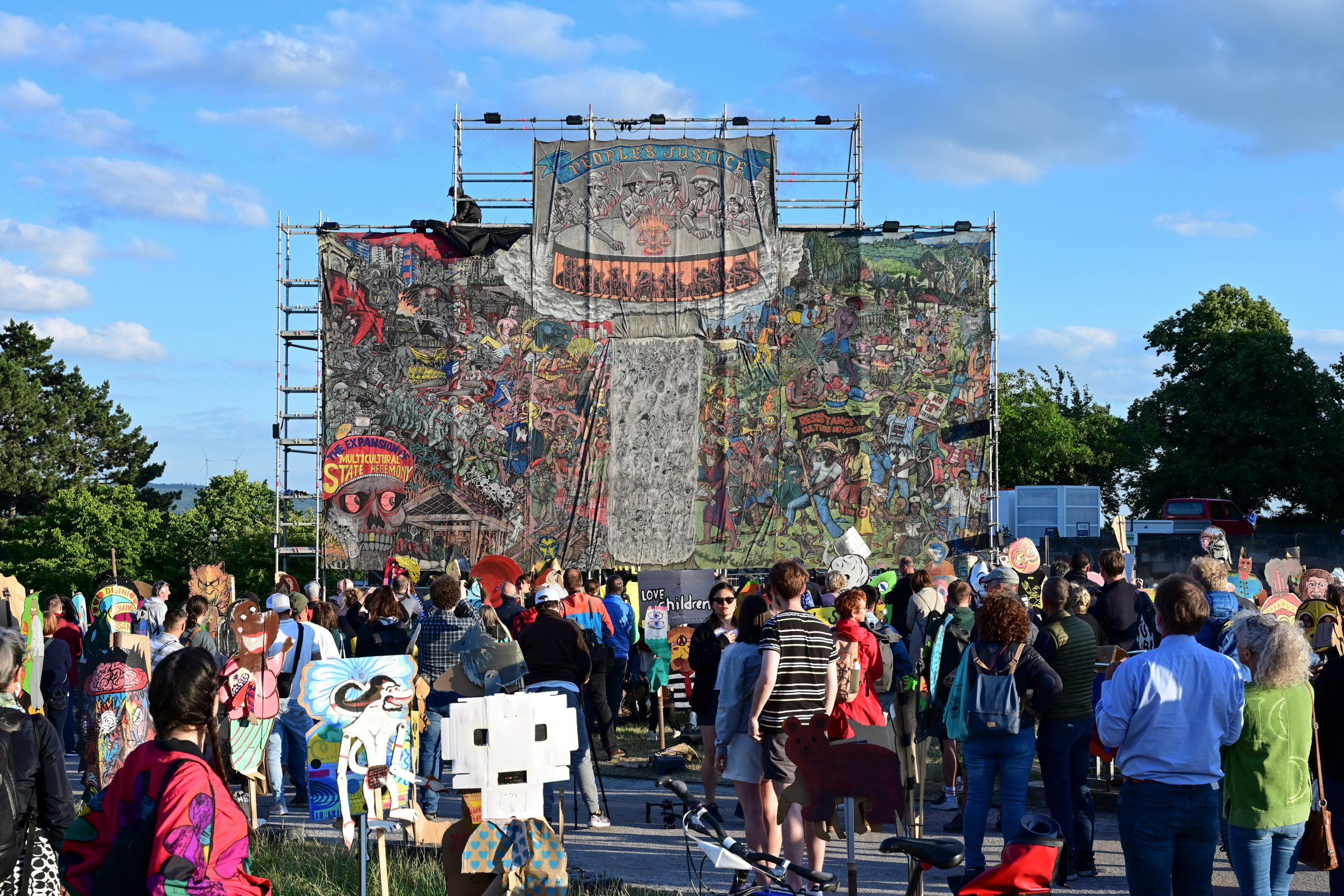 Kommentar: Die documenta 15 kann beim besten Willen keinen Antisemitismus erkennen - Belltower.News